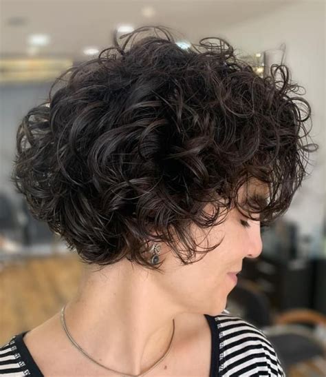 Gorgeous Short Curly Hairstyles Youll Adore Hair Adviser Cortes