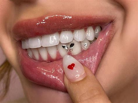 What You Should Know Before Getting Tooth Gems Makeup by L Oréal