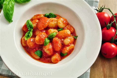 Gnocchi in Tomaten Basilikum Sauce Bärenhunger Blog