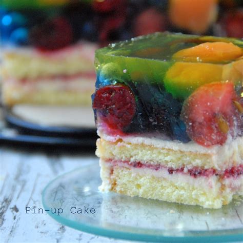 PIN UP CAKE Biszkopt z owocami i galaretką