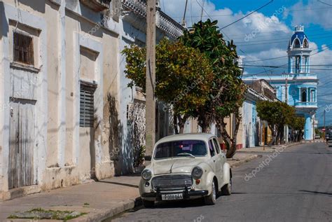 Cienfuegos Cuba Vintage Coche Retro Americano En La Calle Palacio