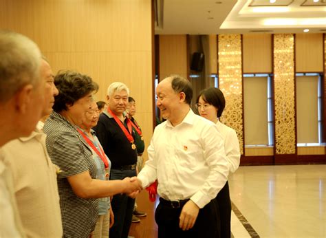 安徽省总45名老党员获颁光荣在党50年纪念章 工会 中工网