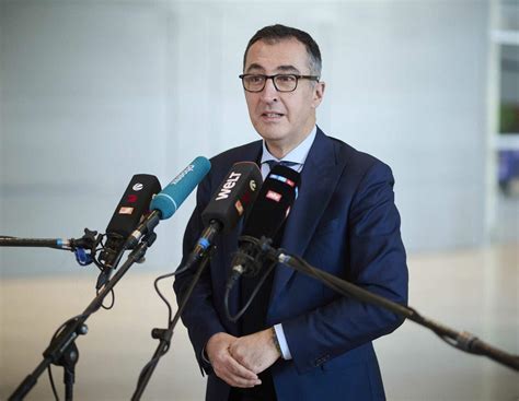 Schlechtes Zeugnis für Özdemir Agrarminister hält Versprechen nicht