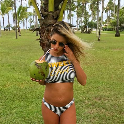 Ego Andressa Suita Posa De Biqu Ni E Mostra Barriguinha Da Gravidez