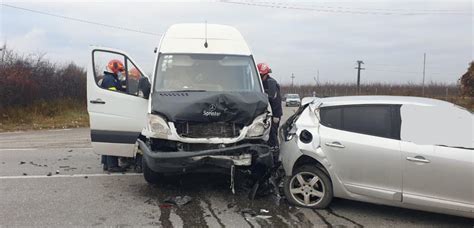Trei auto implicate într un accident la intersecția