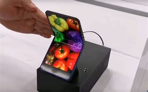 Katlanabilir telefonda bir ilk Samsung ve Huawei den çok başka