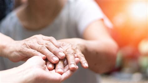 Parkinson hastalığı nedir belirtileri neler Parkinson hastalığı neden