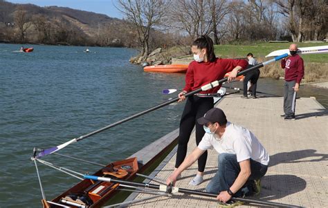 Tain Lhermitage Tournon Sur Rh Ne Les Rameurs Des Sports Nautiques