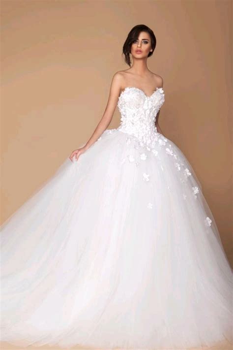 Pin di warda 92 su منشورات من خلالك Abiti da sposa Abito da sposa