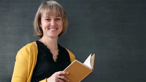 Edebiyat Ogretmeni Nedir Ne Is Yapar Nasil Olunur Edebiyat Ogretmeni