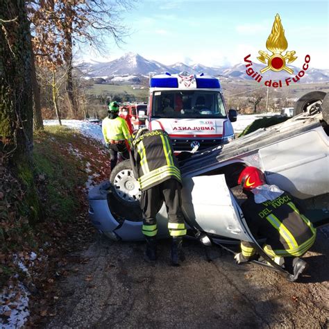 Matelica Perde Il Controllo Dell Auto E Si Ribalta Donna Soccorsa