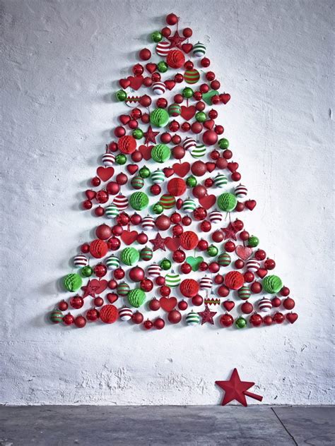 Árboles navideños sobre pared Dale Detalles