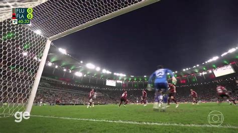 Vídeo Aos 39 min do 2º tempo cabeceio defendido de Nino do