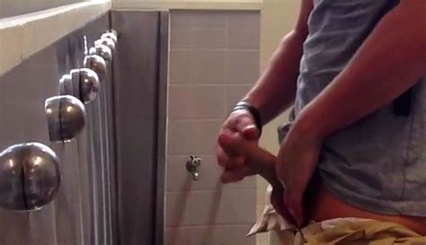 Hombres masturbándose en público Nuevos videos porno