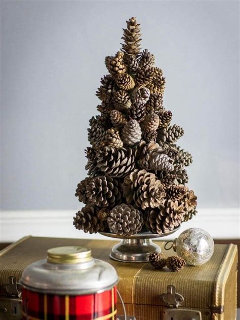 Pommes de pin pour la déco de Noël 58 idées en photos