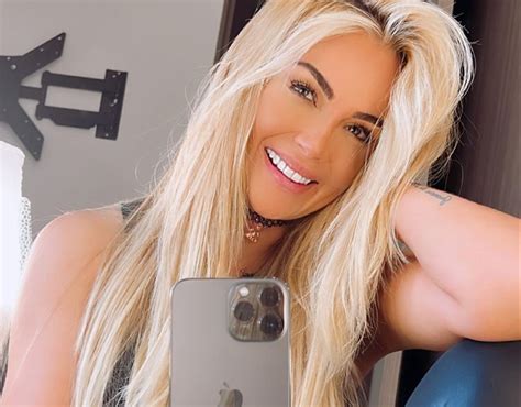 Qué sexy le dicen a Sara Uribe por lucir su retaguardia con ajustada