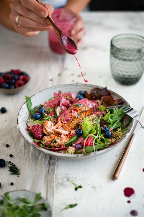 Sommerlicher Quinoa Salat Mit Gegrilltem Lachs