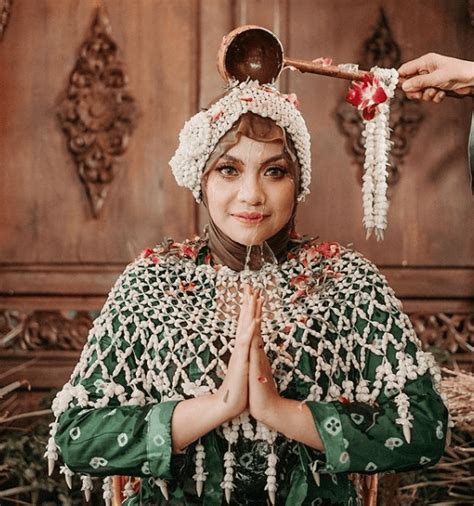 Pakaian Pernikahan Adat Jawa Ujian