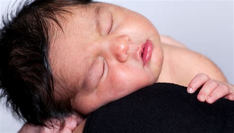 Por qué algunos bebés nacen con tanto pelo y otros pelados Estilo
