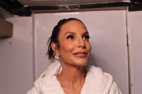 Ivete Sangalo recebe alta de internação por pneumonia