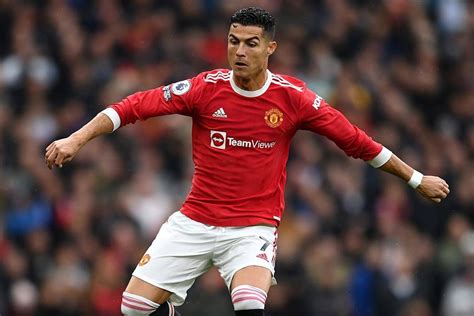 Perto de Pelé Confira quantos gols Cristiano Ronaldo tem na carreira