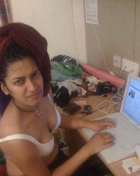 Naked Girl Working On Computer Hotnupics