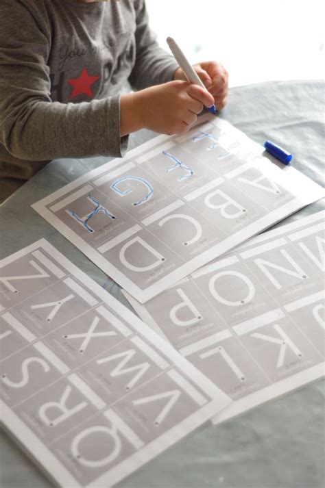 Pistes graphiques Alphabet MAJUSCULE enfant bébé loisir Alphabet