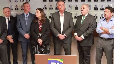 Convite de Bolsonaro a Queiroga causa confusão no PL