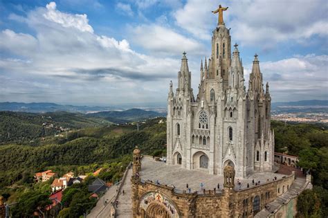 Barcelona Bucket List 25 Best Things To Do In Barcelona Earth Trekkers