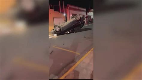 VÍDEO Carro capota após ser atingido por caminhão em cruzamento de