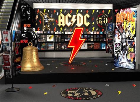 PARIS La Fnac ouvre 5 pop up stores AC DC en France à l occasion des