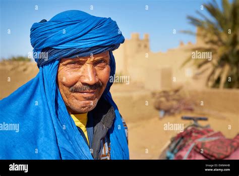 Nomade portant turban Banque de photographies et dimages à haute
