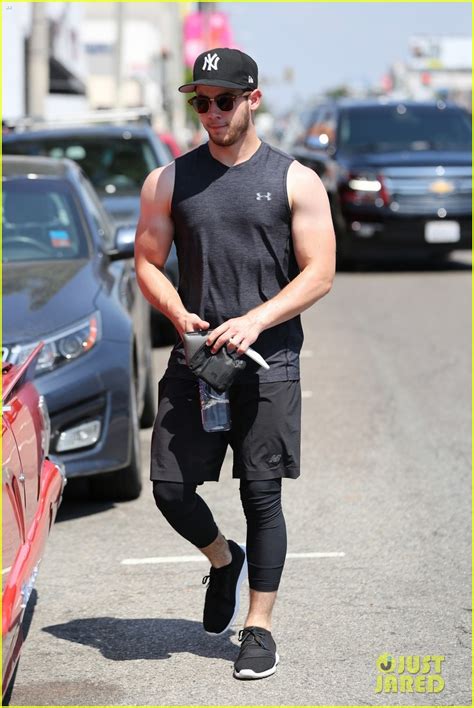 Nick Jonas Bares Buff Biceps Farmer S Tan After A Workout Photo