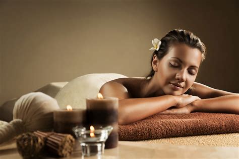 Candele da massaggio il relax è soft con la cera fusa