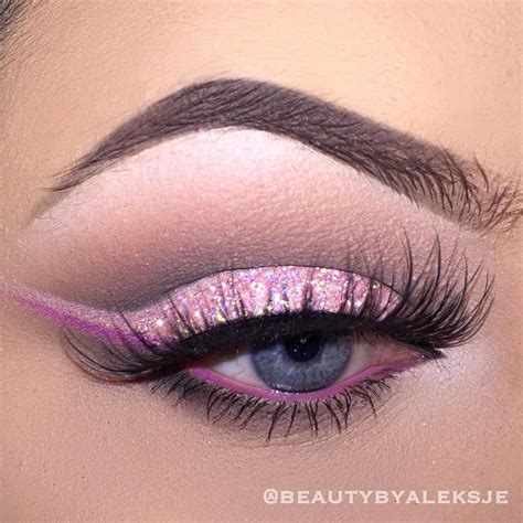 15 formas en las que puedes usar sombra rosa y verte increíble