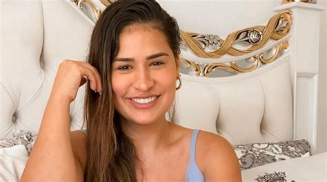 Simone Exibe Barriguinha De Gr Vida Na Praia E Faz Declara O