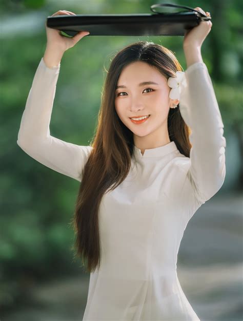 Ngắm vẻ đẹp tinh khôi của nữ sinh Cần Thơ trong tà áo dài trắng