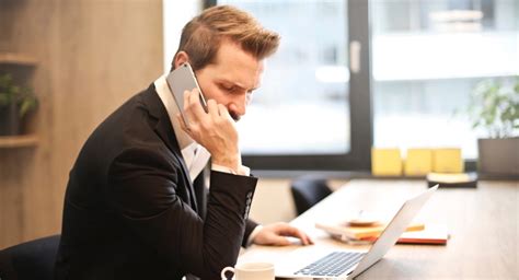 Problemas que causa el uso excesivo del teléfono móvil en el trabajo