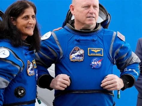 Barry Wilmore Y Sunita Williams Los Astronautas De La Nasa Cumplen 70