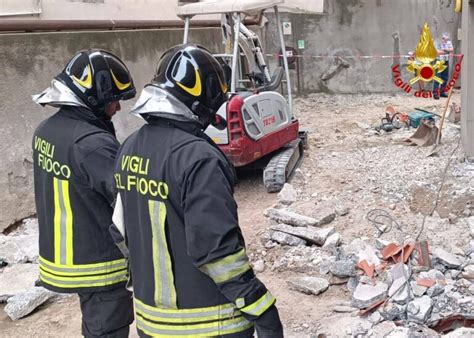 Incidente Sul Lavoro In Cantiere Edile Operaio Di 33 Anni Folgorato A