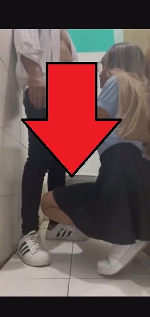 Colegiala Xxx Es Cogida En El Ba O De Clases Legion Caliente