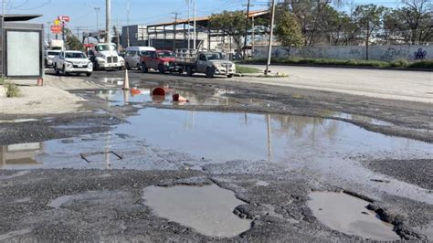 Automovilistas viven viacrucis al transitar por los baches de López