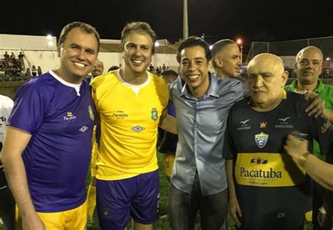 Camilo Inaugura Areninha De Pacatuba Ao Lado De Carlomano Moses E