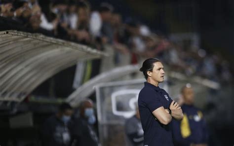 Vasco anuncia técnico Maurício Barbieri