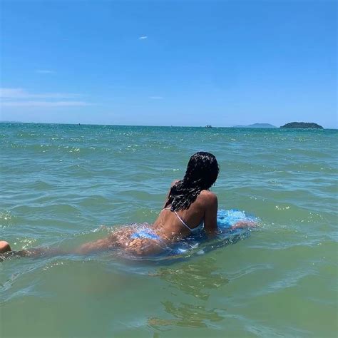 Não deixe que a opinião negativa defina quem é você Bikinis