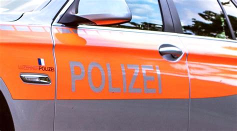 Kanton Luzern A2 Motorradfahrer gefährdet andere Verkehrsteilnehmer