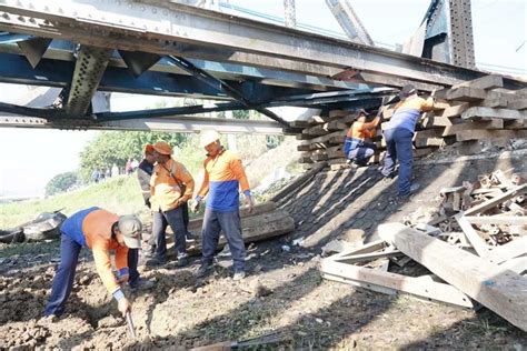 Kecelakaan KA Brantas Dua Jalur KA Di Semarang Kembali Normal