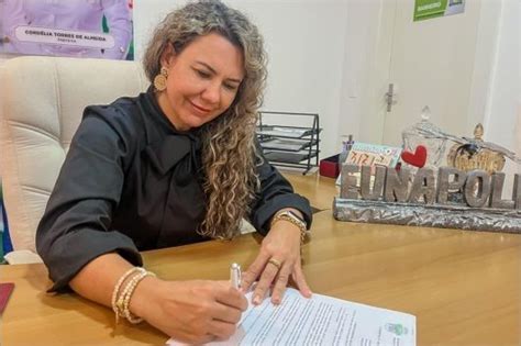 Prefeita de Eunápolis Cordélia Torres sanciona lei que torna Marcha