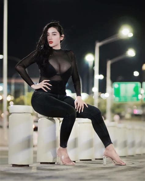 Potret Seksi Terbaru Pamela Safitri Cuma Pakai Kemben Hingga Transparan