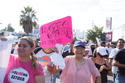 Marchan miles de personas en Culiacán en defensa del INE